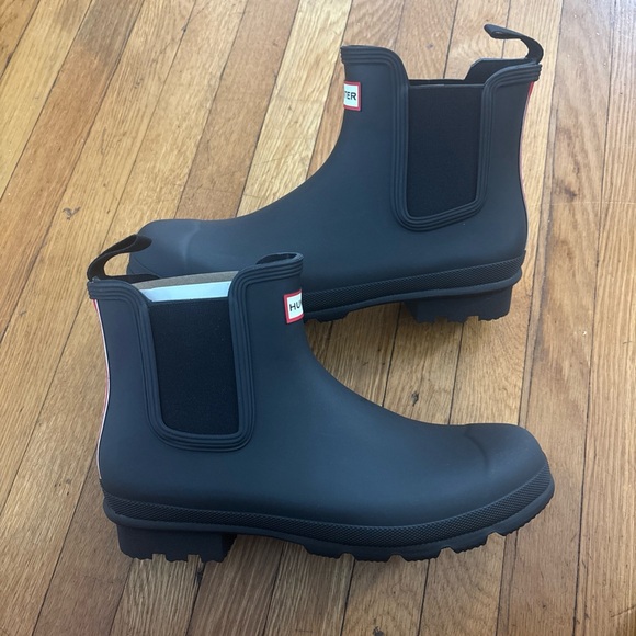 Hunter | Shoes | Hunter Original Chelsea Boots Logo Waterproof Black ...